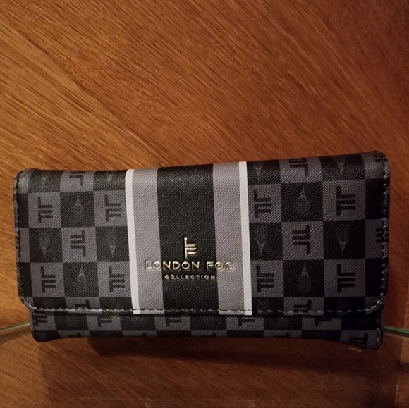 London Fog | Bags | London Fog Black Gray Sophia Signature Wallet Nwt ...